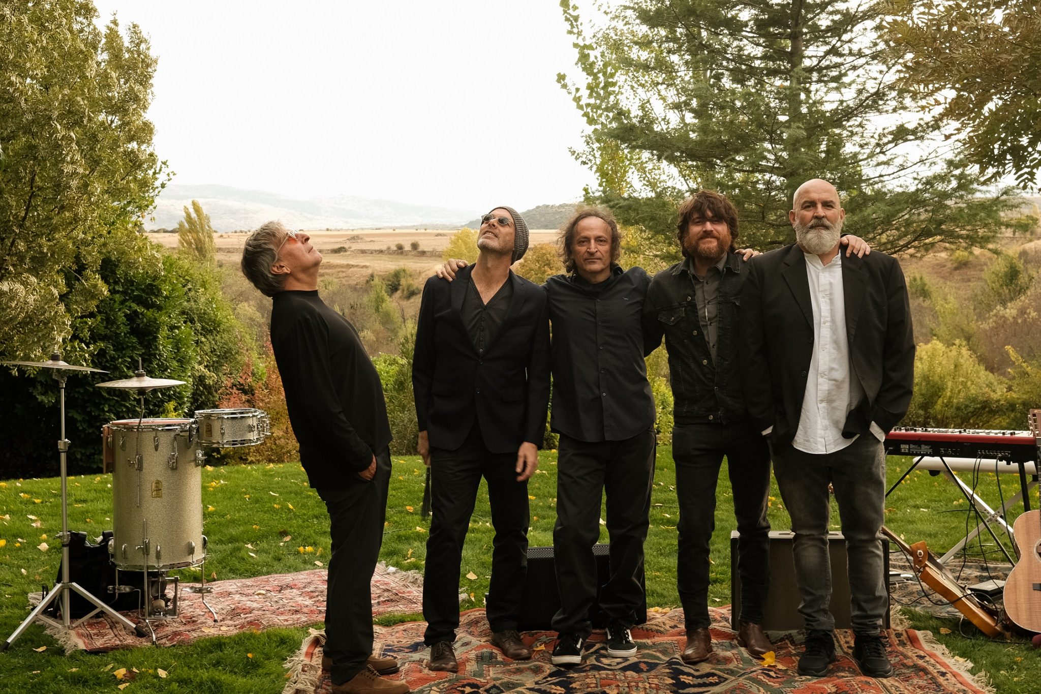 Red Moon Yard Y Su Nueva Canción Run - + MUSICA