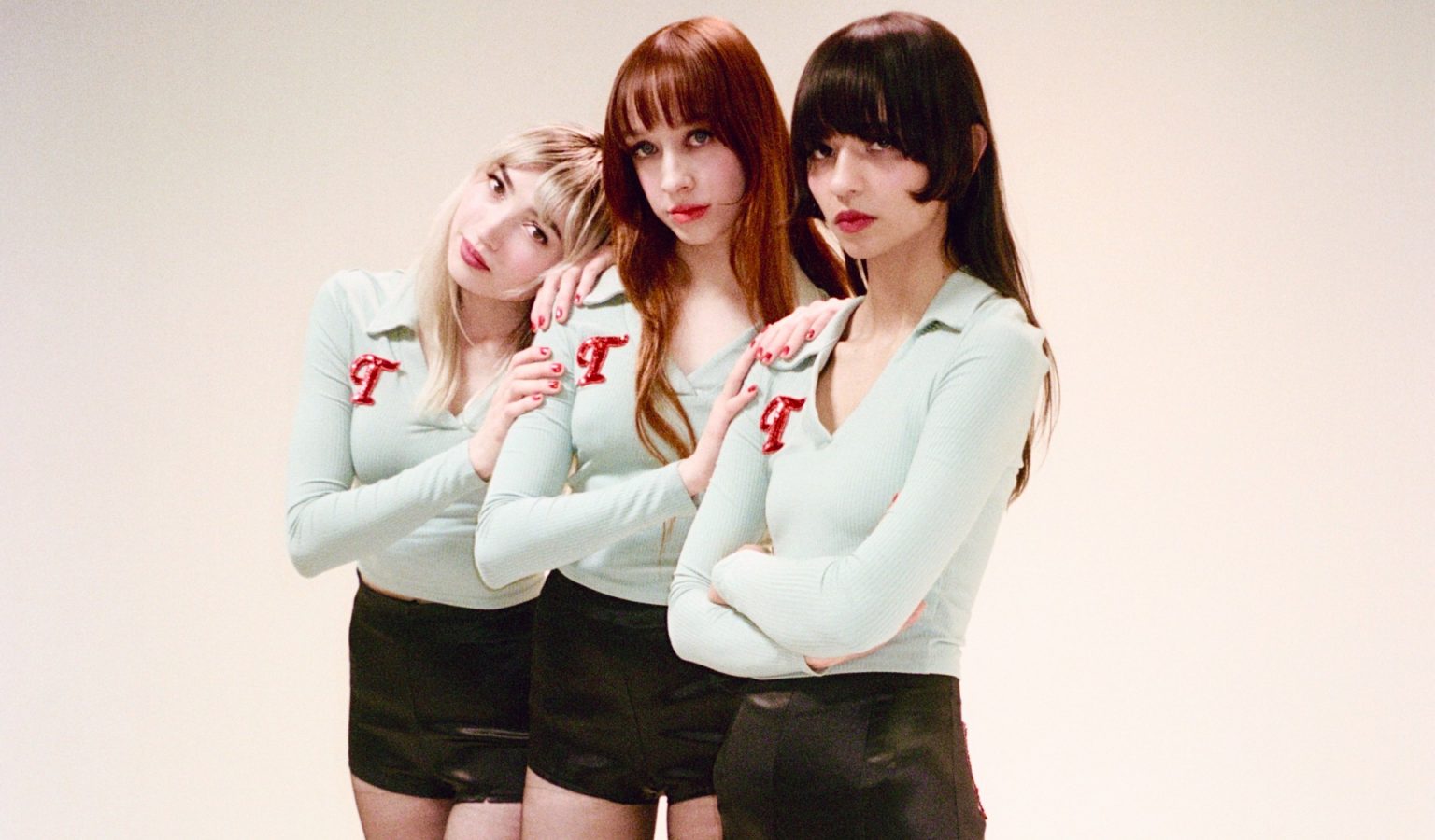 ¿Por Qué TCHOTCHKE Está Cambiando El Pop Retro Para Siempre? - LO + MUSICA